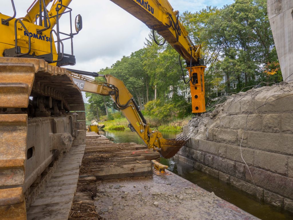 Au travail sur le Merrimack... sur l’eau et sous l’eau - Indeco Ind. SpA