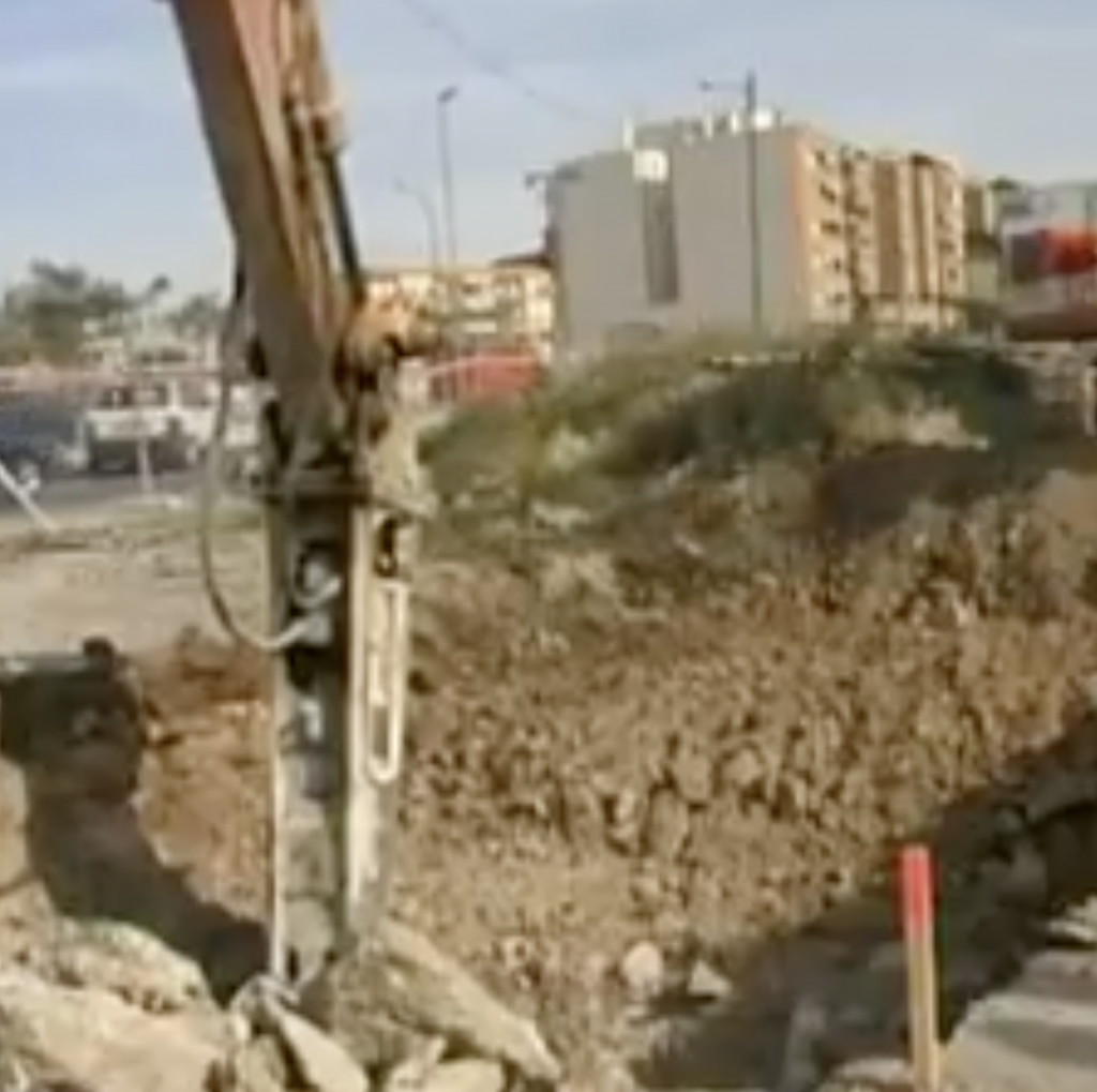 Large hydraulic breakers - pipe trench digging - Indeco Ind. SpA